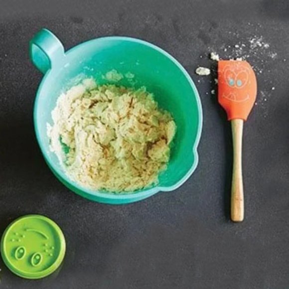 Pampered Chef | Kitchen | Pampered Chef Funny Face Kitchen Scraper ...